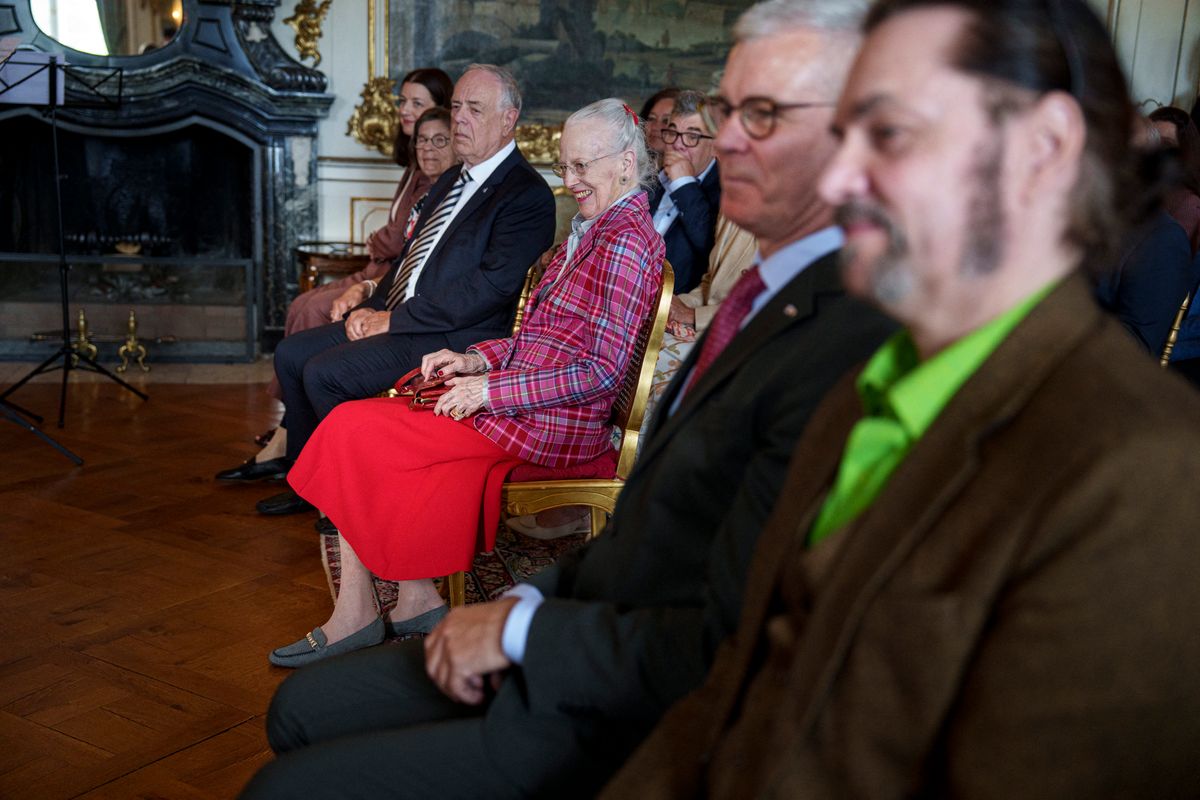 Queen Margrethe reappears after two hospitalizations: red lipstick ...