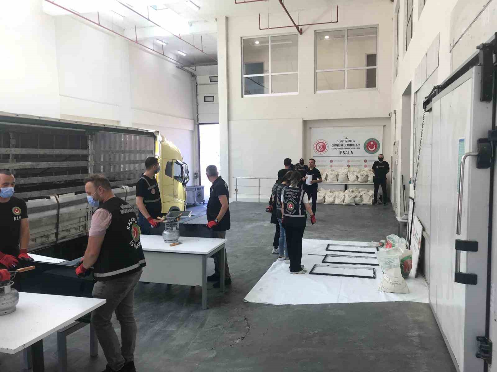 Edirne’de tırda 1,5 ton uyuşturucu ele geçirildi