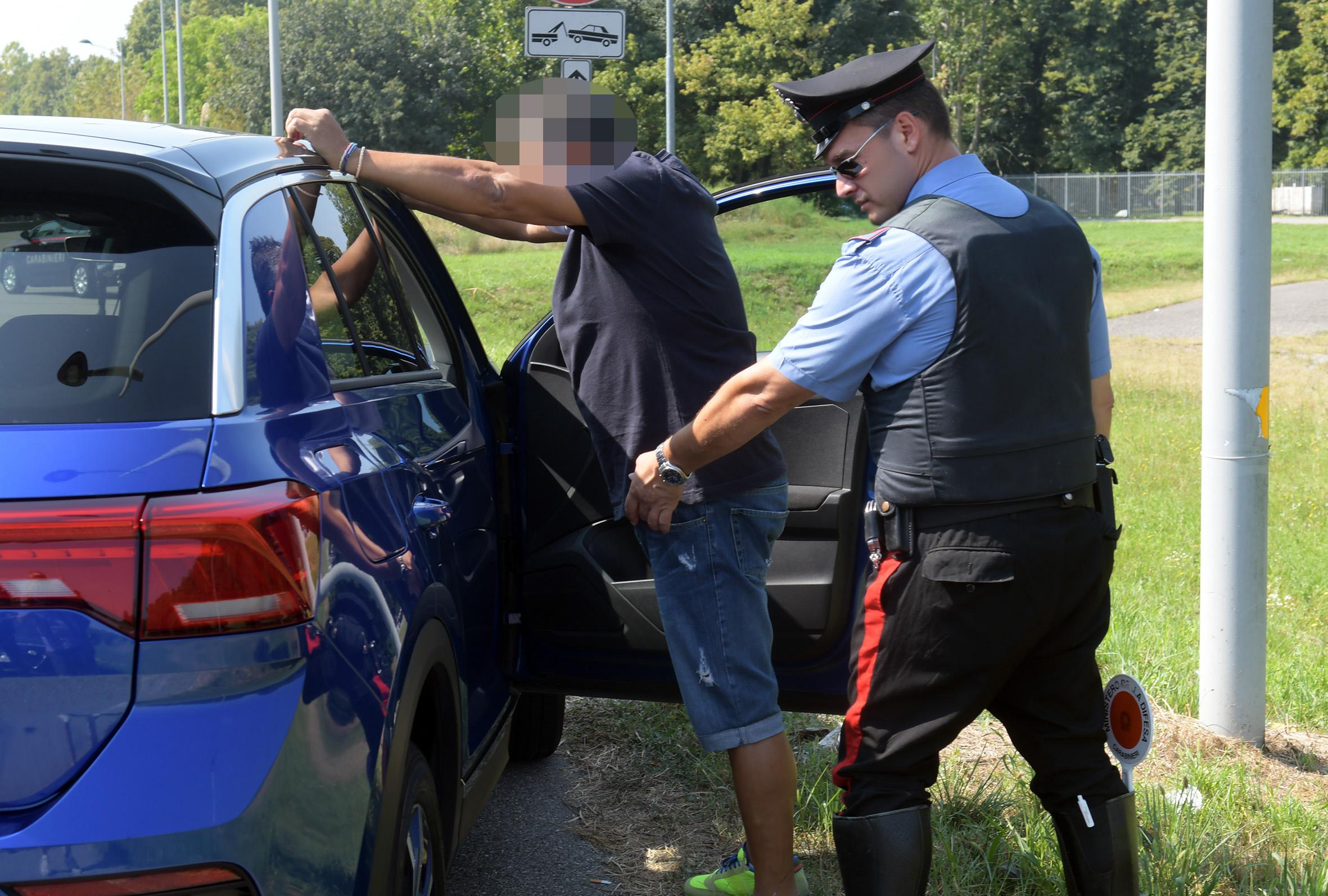 “Ha perso le monetine” ma rubano la borsa a un’anziana di Dolzago ...
