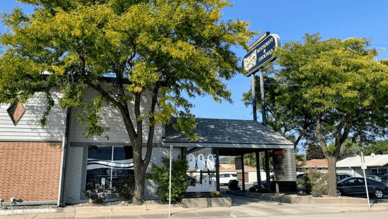 Forty years of frying fish at this Milwaukee restaurant has turned beer ...
