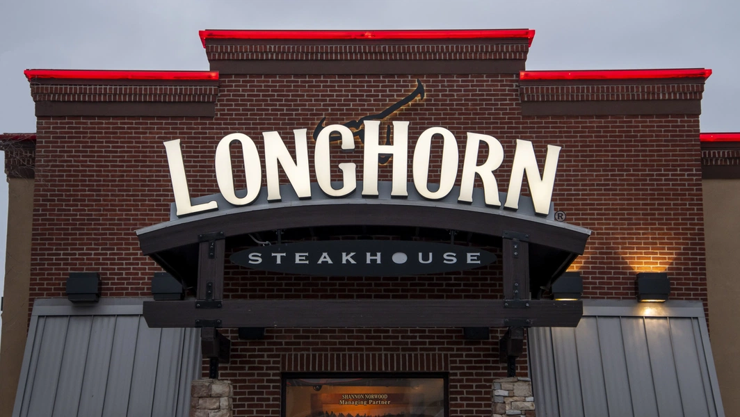 Facts about LongHorn Steakhouse’s history and menu