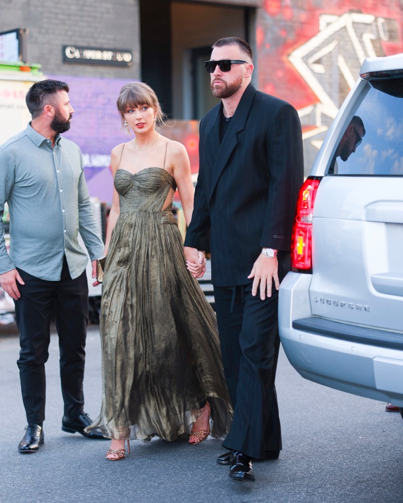 How Taylor Swift's Versace shoes distinguished her Knicks look