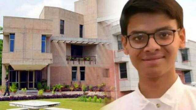 19-year-old who exposed CBSE's OSM system flaws hired by IIT-Kanpur
