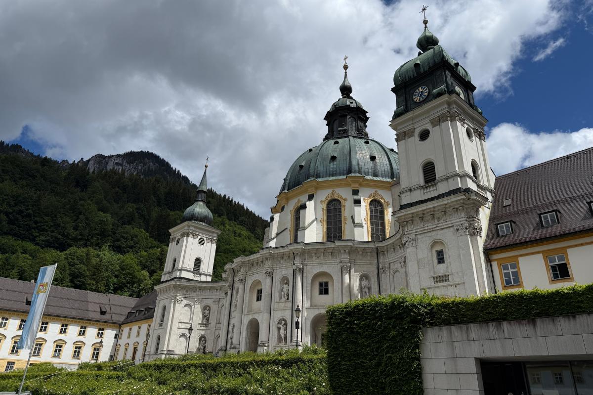 Nach Missbrauchsskandal nun Zukunft moderner Bildung? Kloster Ettal ...