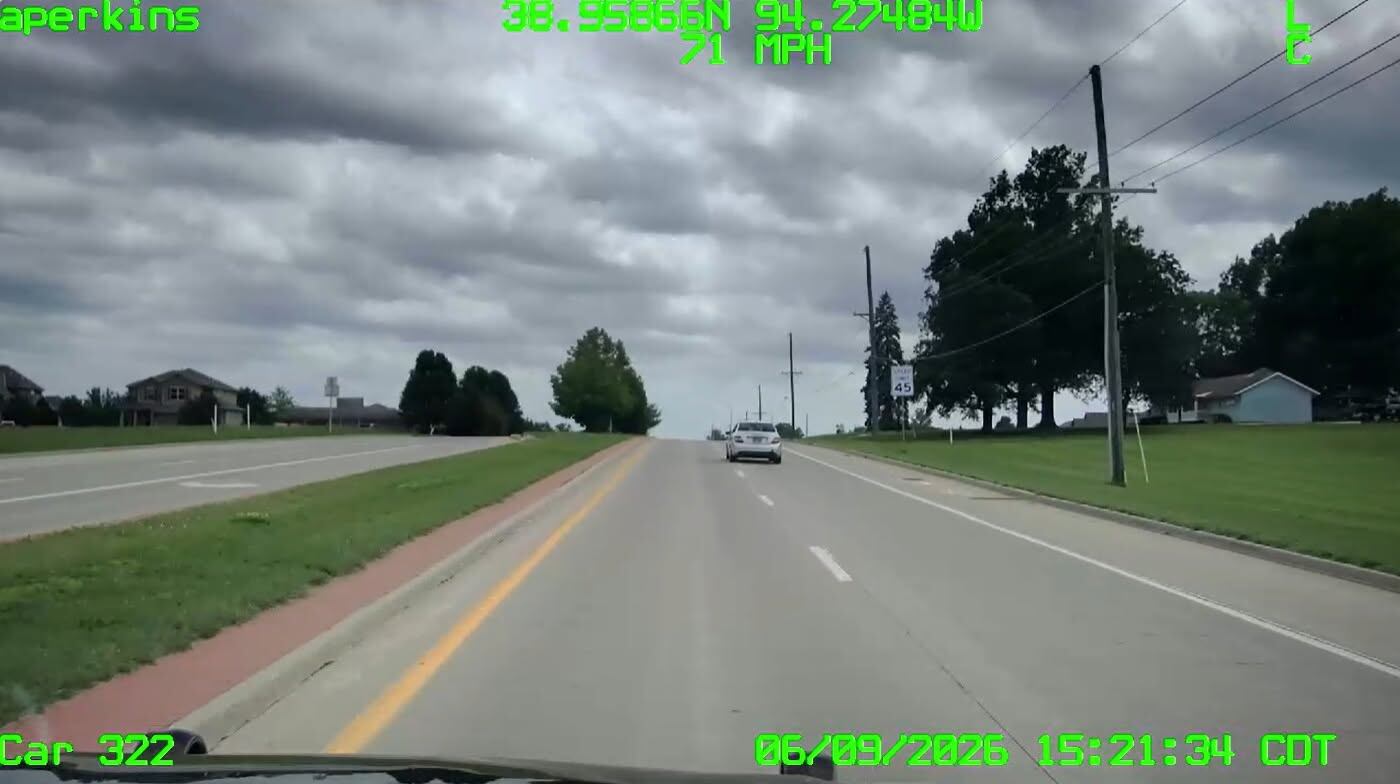 Blue Springs police chase ends in at least 1 felony charge after 2 hit ...