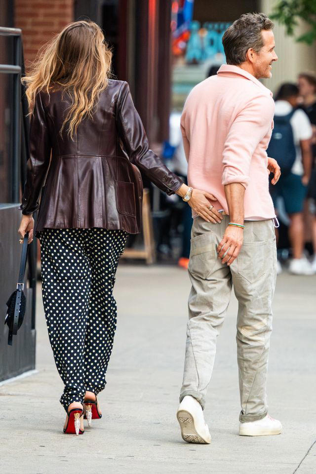 Blake Lively and Ryan Reynolds share a playful piggyback ride in New ...