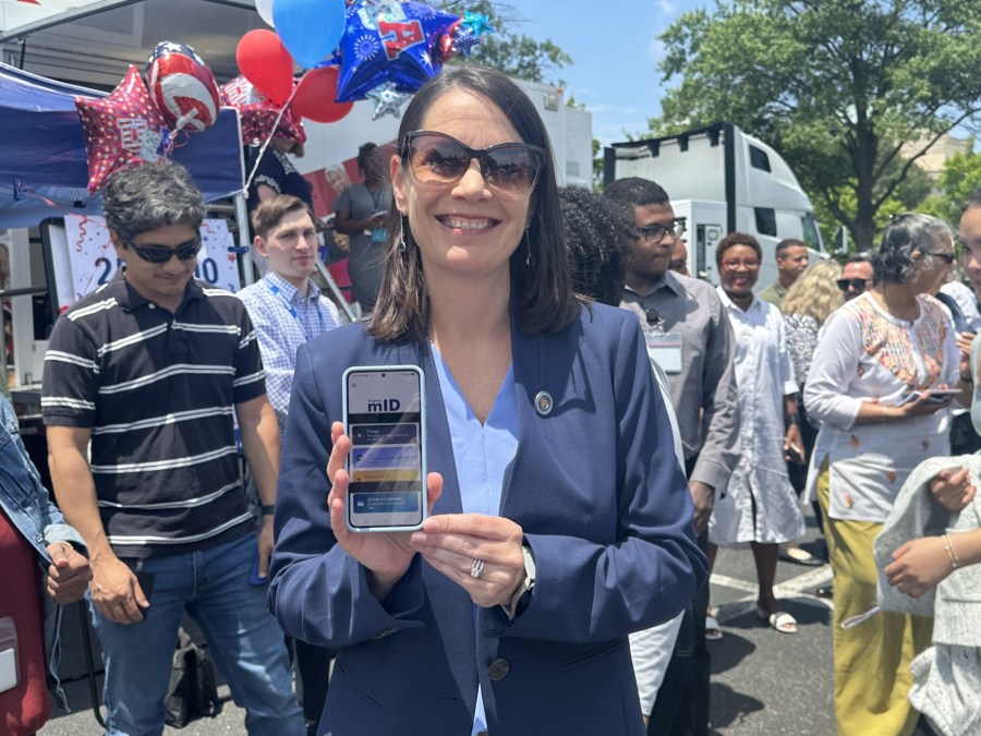 Virginia DMV celebrates 250,000 downloads for mobile ID app near ...