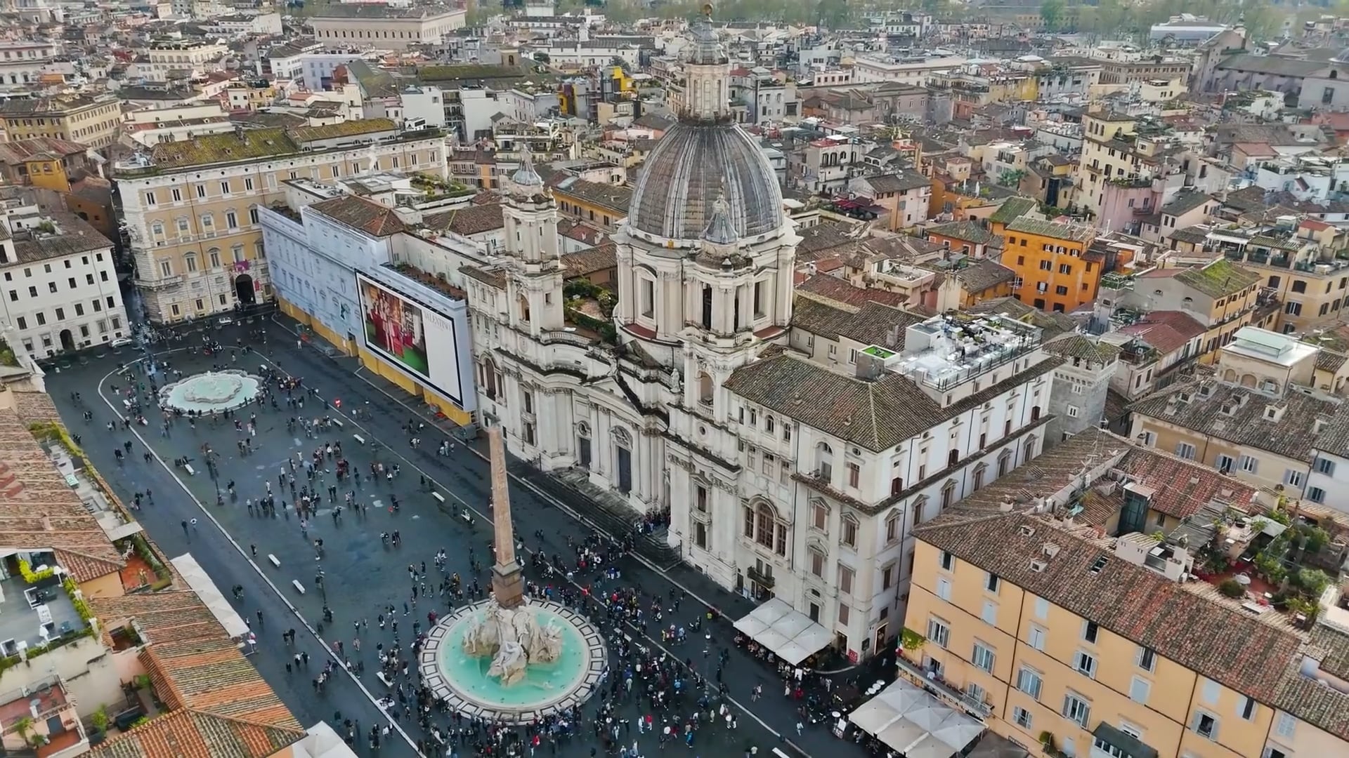 Drone tour of Rome’s historic Piazza Navona