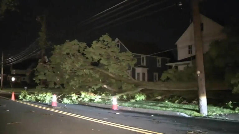 Severe Midwest storms cause power outages and one fatality in Iowa