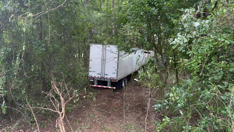 Semi crashes into tree line in Gregg County, delays expected