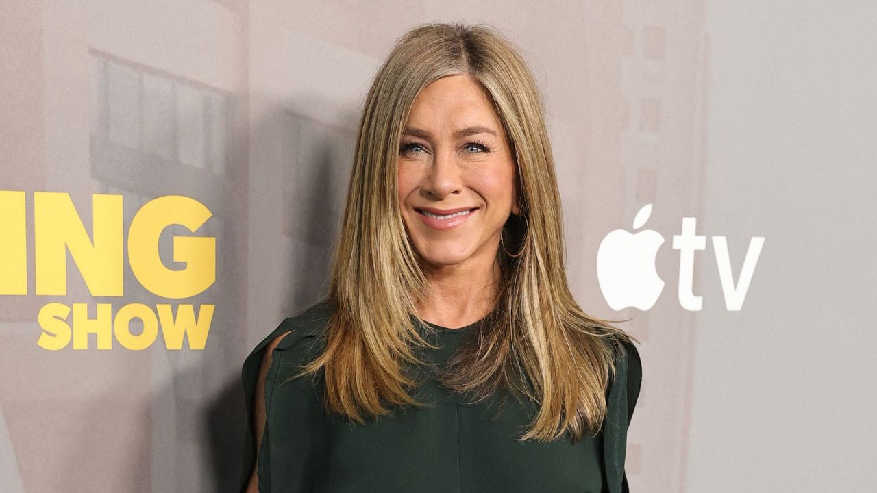 Jennifer Aniston demonstrates the lasting appeal of this Victoria ...