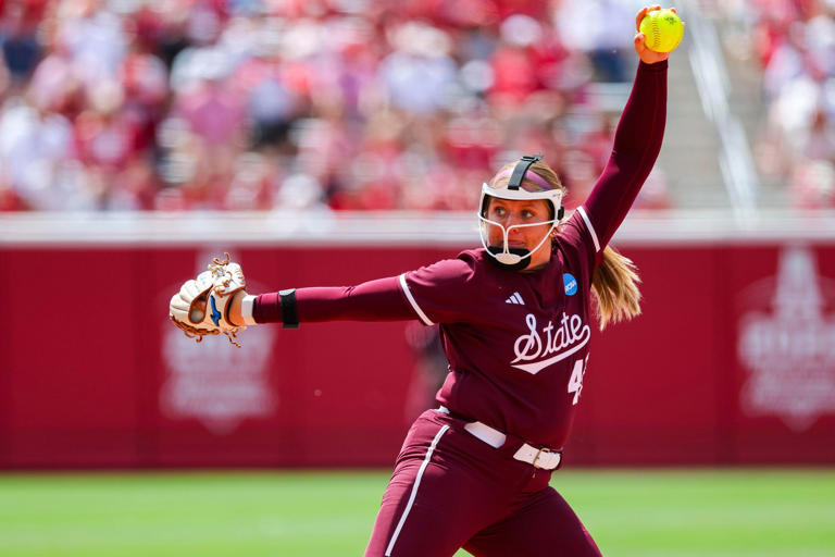 NCAA softball: Arizona Wildcats in hunt for battery