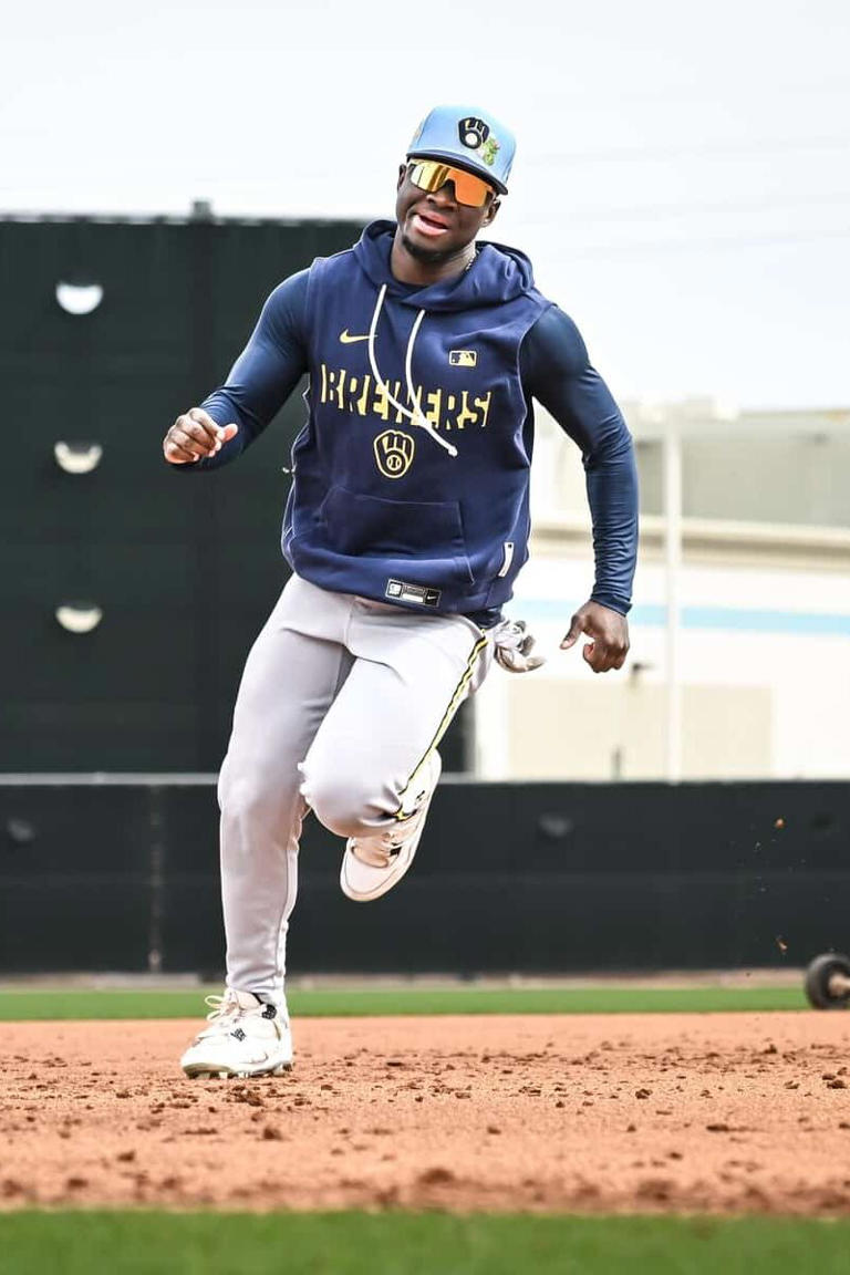 Milwaukee Brewers ink outfield prospect Luis Lara to possible 10-year ...