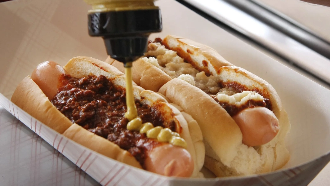 Hot dog chili styles, flavors, and cooking tips