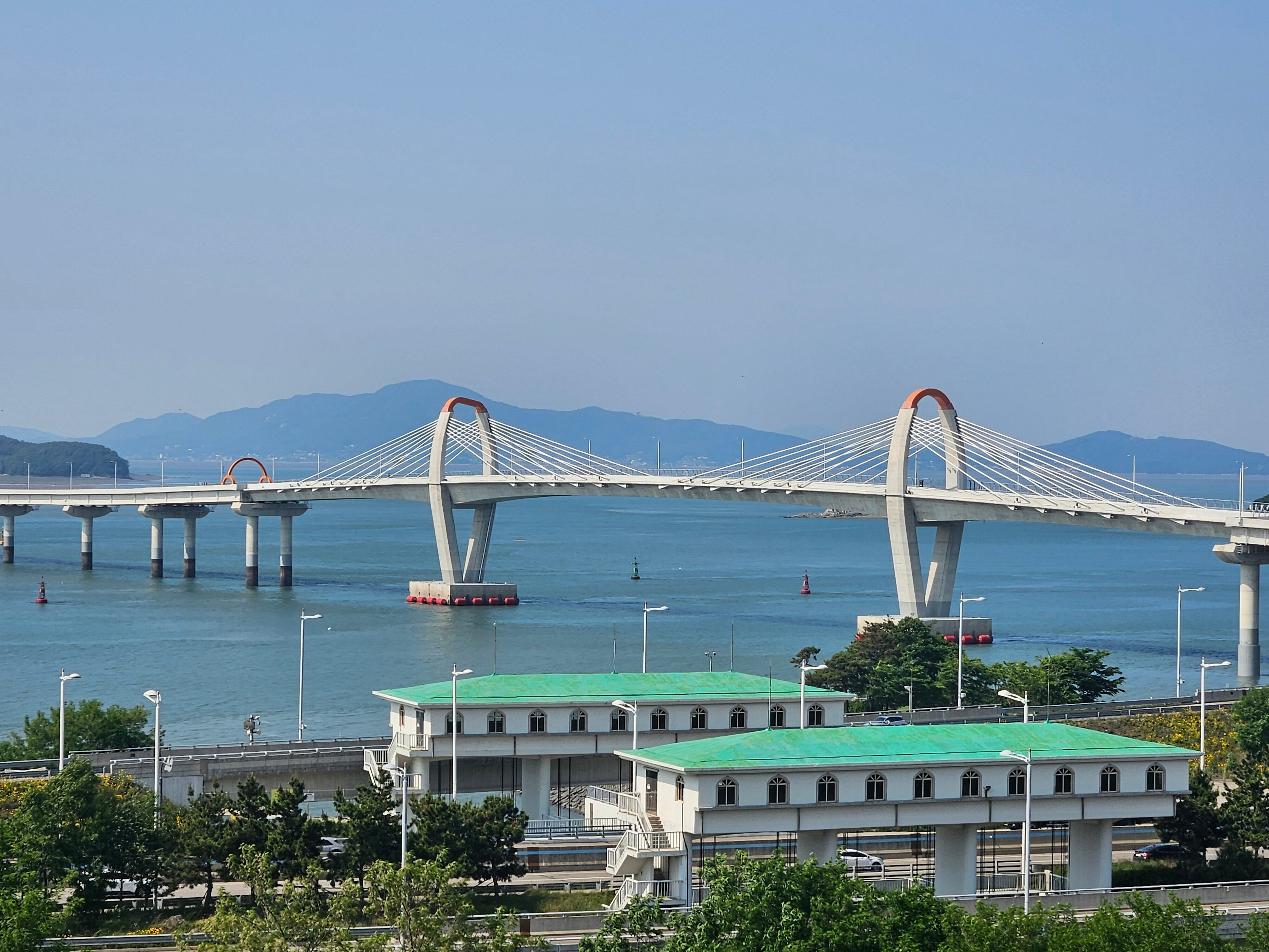 Shindo Peace Bridge opens, 3-minute drive to Yeongjong