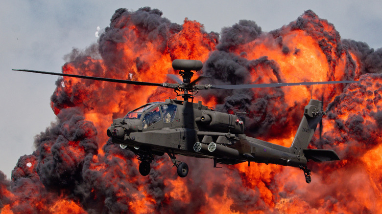 3 dangerous situations every Apache helicopter pilot trains for