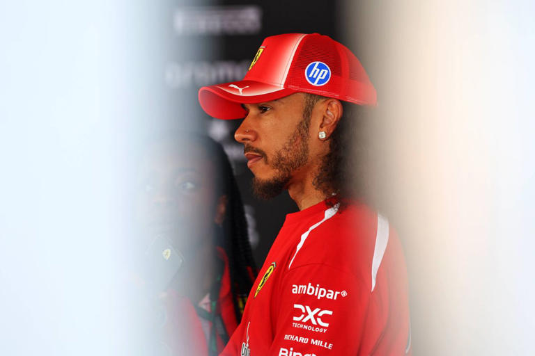 Hamilton wijst naar ex-collega's in gesprek over Red Bull-motor: 'Zijn ...