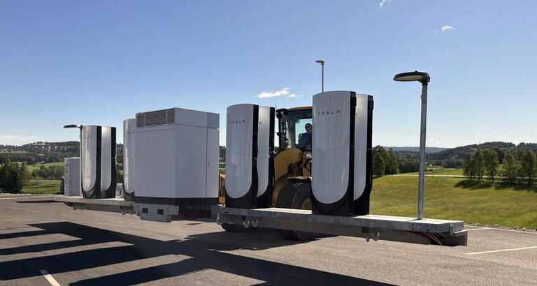 Tesla a conçu des stations de charge pliantes clé-en-main pour une ...