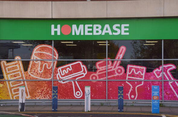 UK garden centre giant plunged into administration owing £803m - 2,300 ...