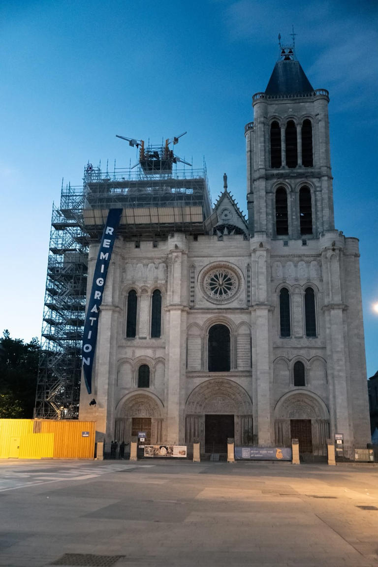 « Remigration » : une banderole raciste déployée sur la basilique de ...