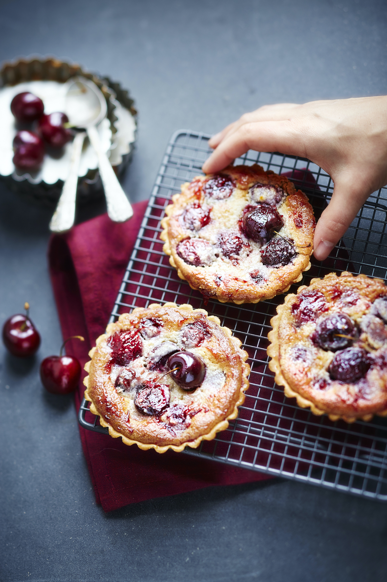 Mirliton à la cerise : ce petit gâteau fondant à la crème d’amande est ...