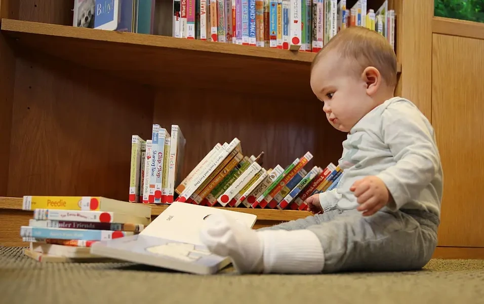 From baby talk to brain rewiring in language learning