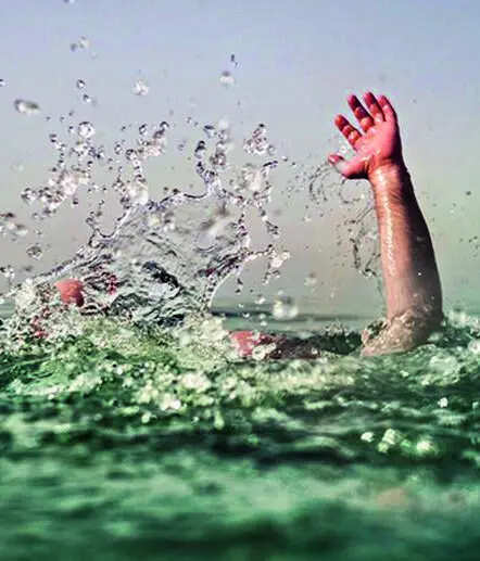 Worker drowns after accidental fall from railway bridge at Mumbra creek