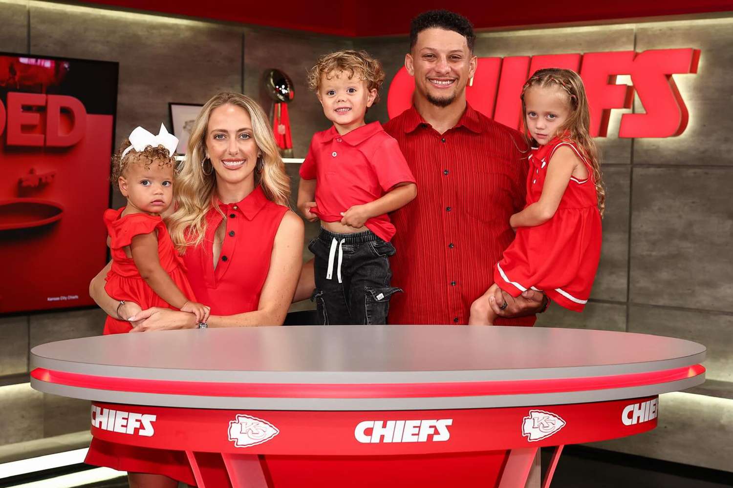 Patrick and Brittany Mahomes celebrate his Chiefs contract extension ...