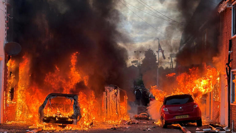 En imágenes: fuego, heridos y detenidos, secretario de Estado denuncia ...