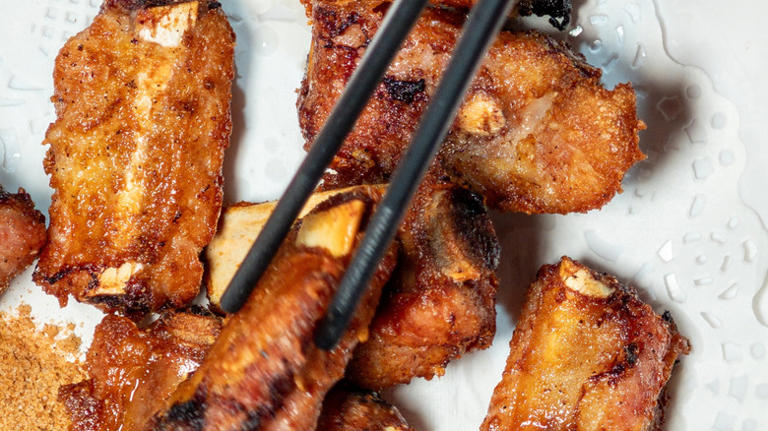 How Chinese salt and pepper spare ribs stay tender under a crispy coating