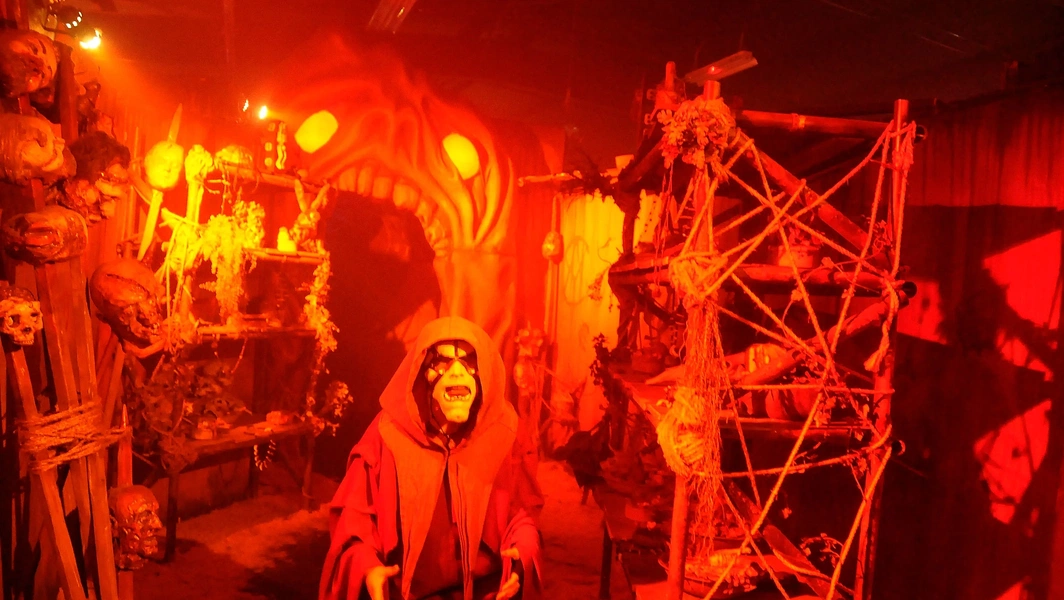 6 haunted amusement parks with eerie legends
