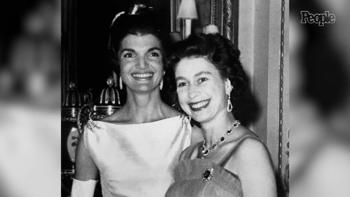 The two-word criticism Jackie Kennedy made about Queen Elizabeth before ...