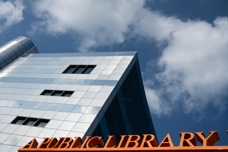 Indy library's CEO in line for $265K salary