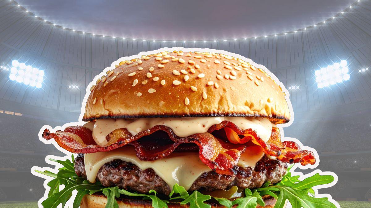 Prepara las mejores hamburguesas con tocino para ver los partidos de la ...