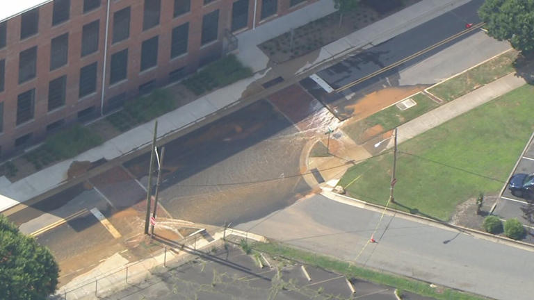 Water main break shuts down west Charlotte intersection