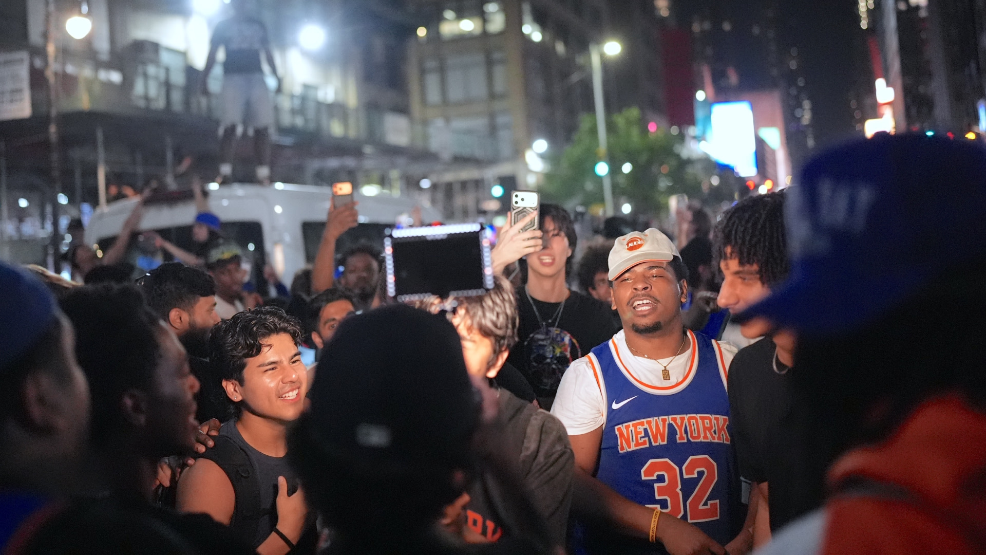 Watch Knicks fans cheer for UPS truck after historic Game 4 comeback win