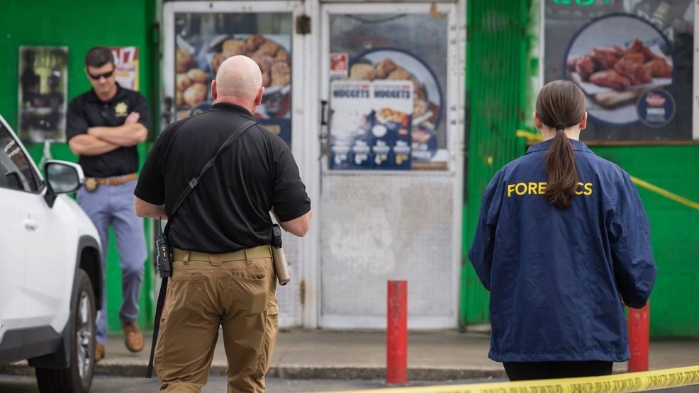 Police: Man shot after threatening Oklahoma store clerk with machete
