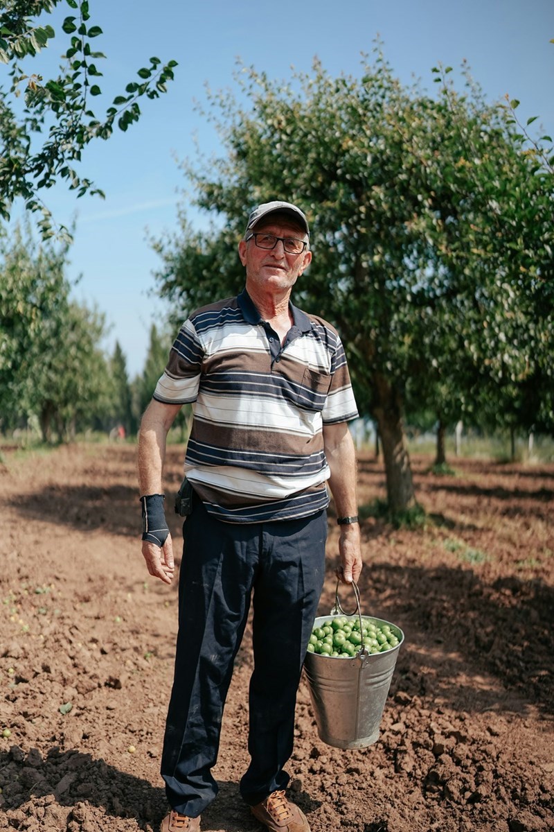 Community praises curmudgeon old farmer for telling off rich new ...