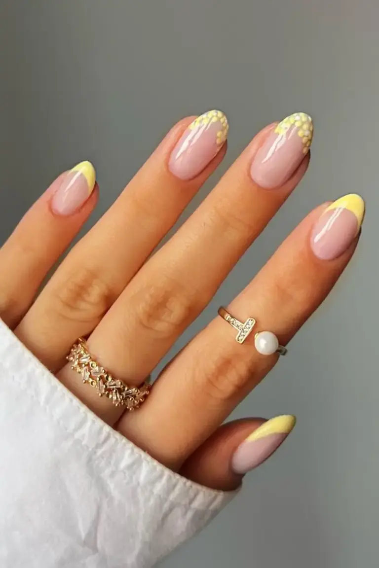 Los colores para una manicura francesa original y tendencia
