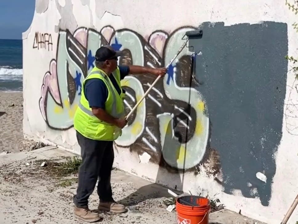 Malibu removes graffiti from fire-damaged properties