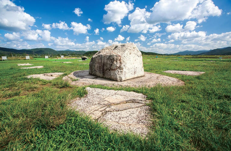 Hwangnyongsa Pagoda's golden reliquaries revealed after 1,300 years