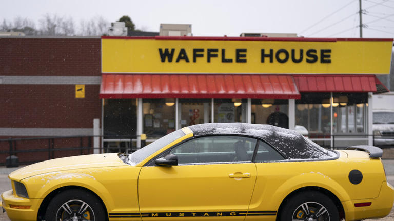 German World Cup fan's first Waffle House trip goes viral — '10/10, we ...