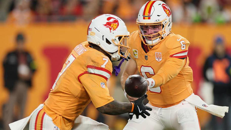 Buccaneers' star returns to practice for first time this offseason
