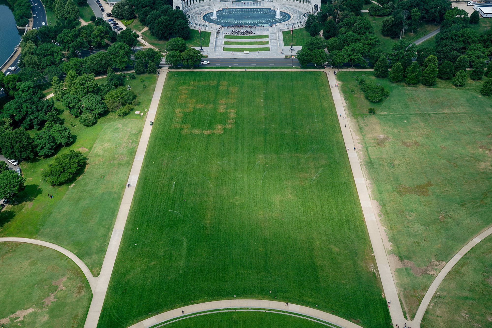 ‘Deranged’ vandal marked National Mall with giant menacing anti-Trump ...