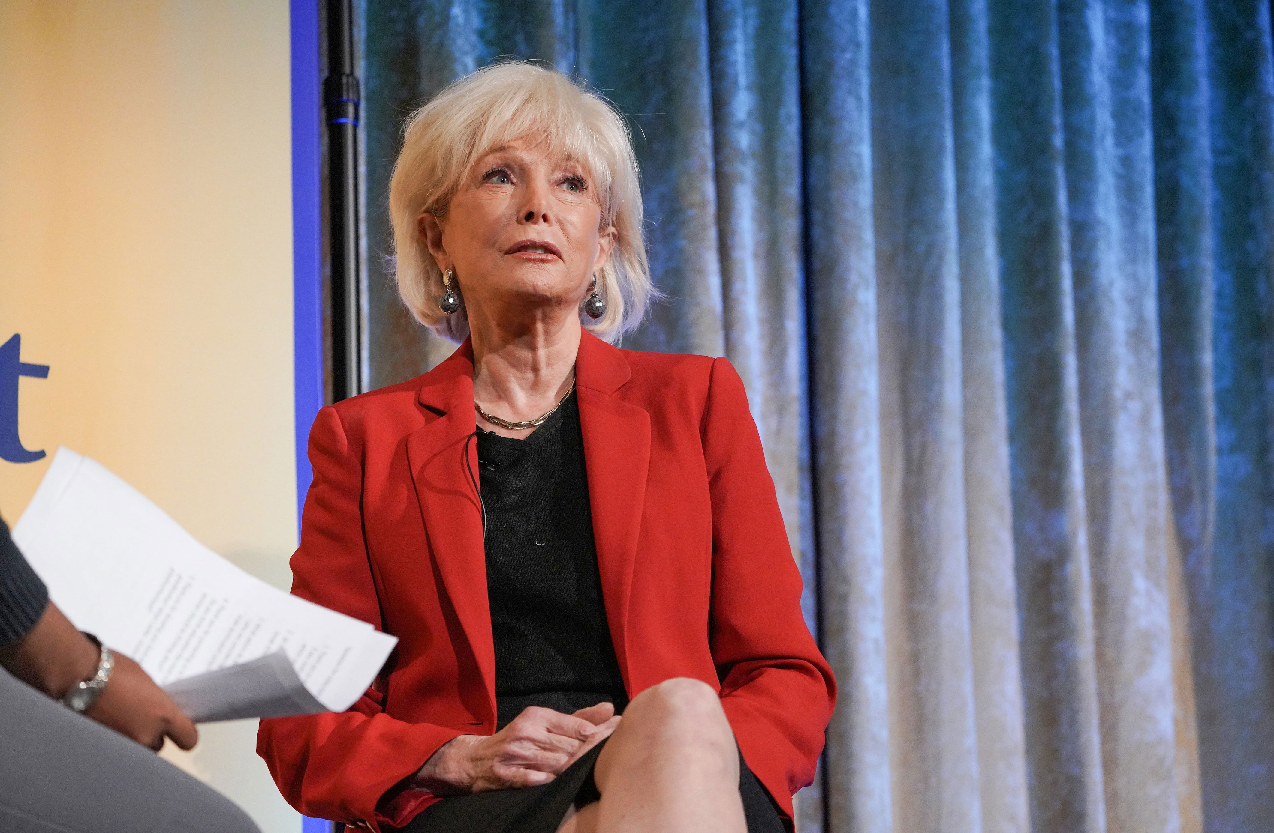 '60 Minutes' star Lesley Stahl signs new deal to stay with show