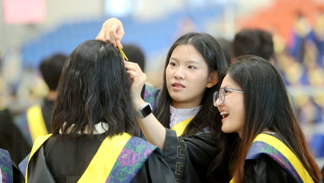 10 memorable student images and their stories