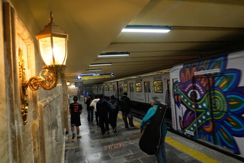 Ciudad de México instaló una lámpara en el metro por el Mundial y los ...