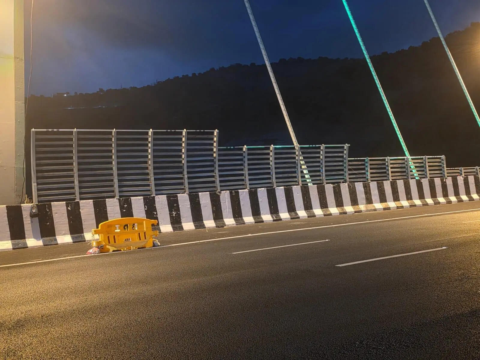MSRDC installs wind barriers on Eway’s new link bridge to tackle crosswinds