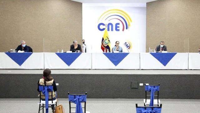 El CNE de Ecuador cesa a su presidenta y nombra a José Cabrera Zurita ...