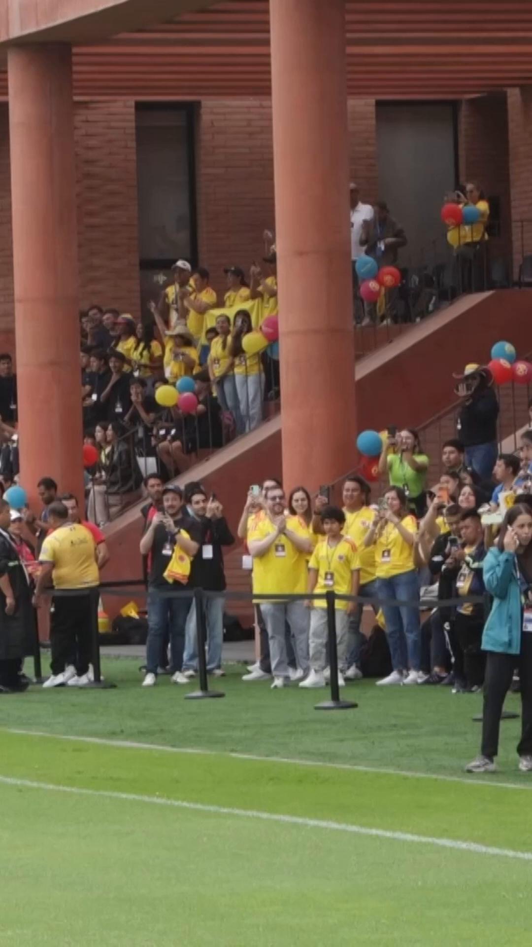 Vertical soccer WC26 Colombia training